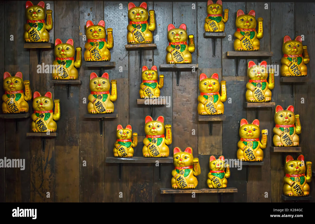Chinese golden waving cat hi-res stock photography and images - Alamy
