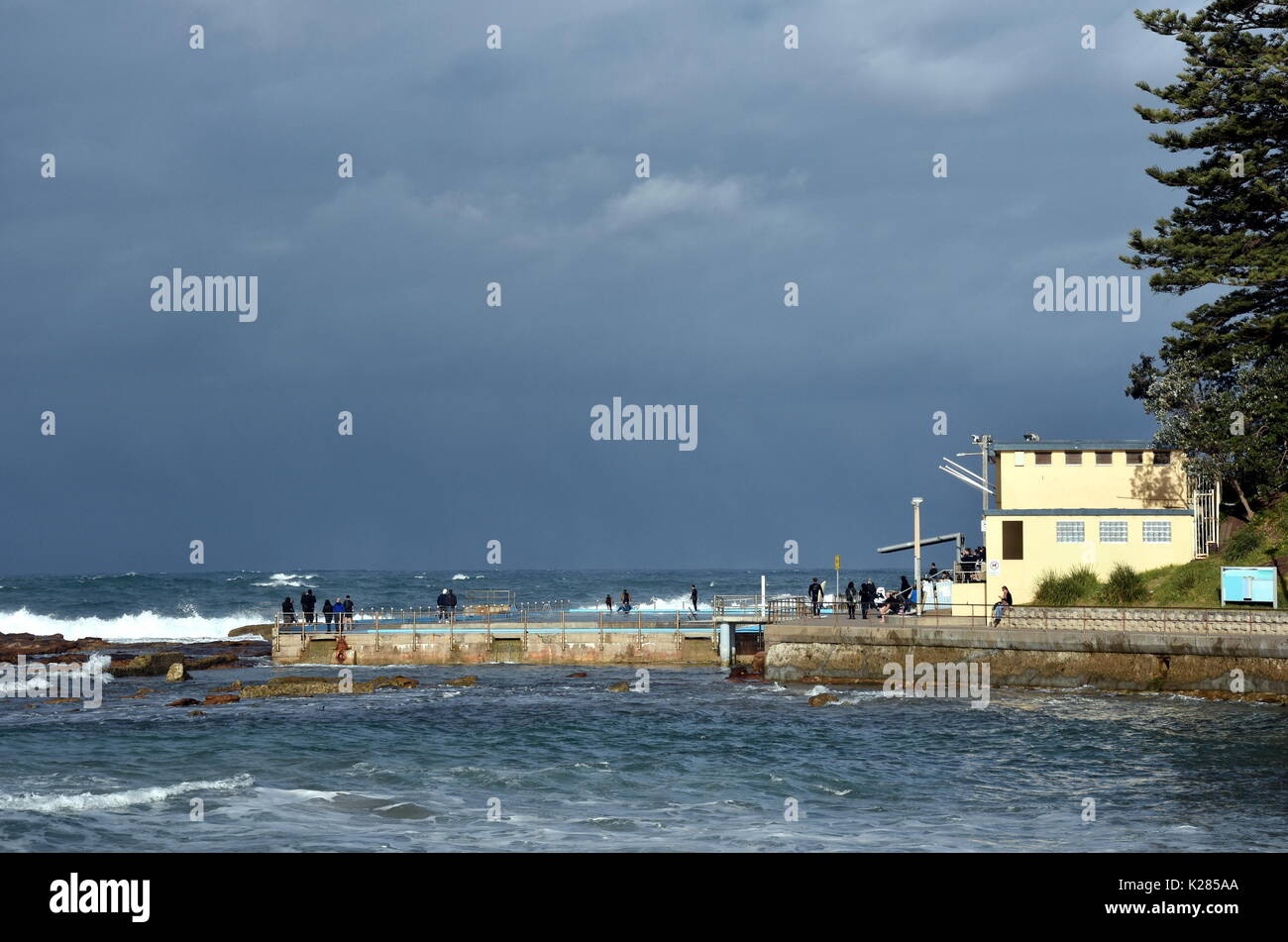 Dee why rock pool hi-res stock photography and images - Alamy