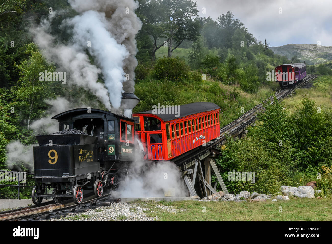 Steam engine - cog railway - powers its way up Mount Washington in New ...