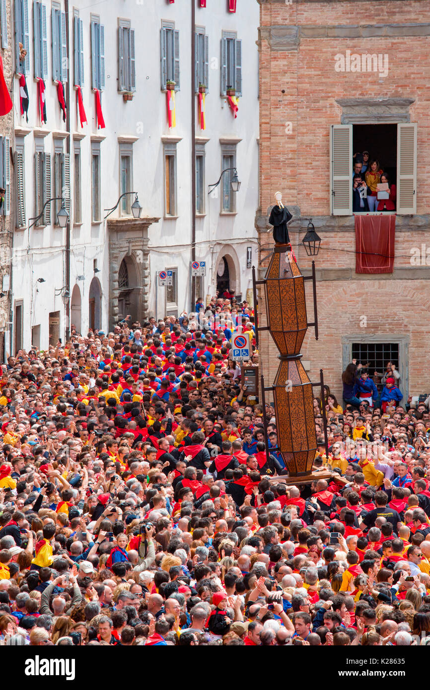 Europe,Italy,Umbria,Perugia district,Gubbio. The crowd and the Race of ...