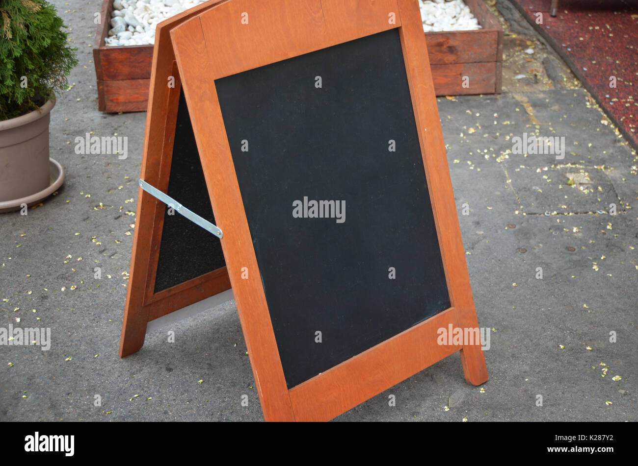 Empty chalkboard hi-res stock photography and images - Alamy