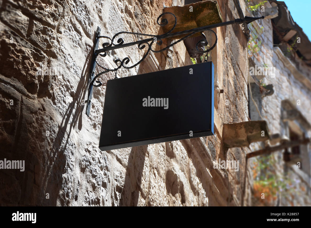 Black store hi-res stock photography and images - Alamy