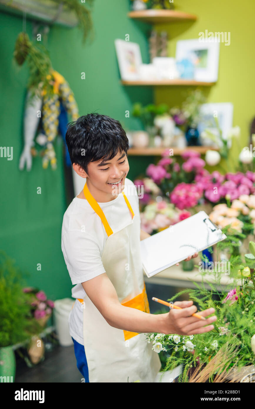 Florist workplace wedding floral hi-res stock photography and images ...