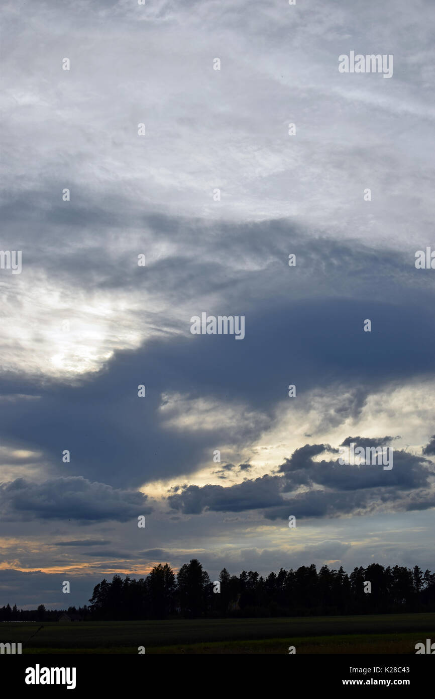Sky vertical hi-res stock photography and images - Alamy