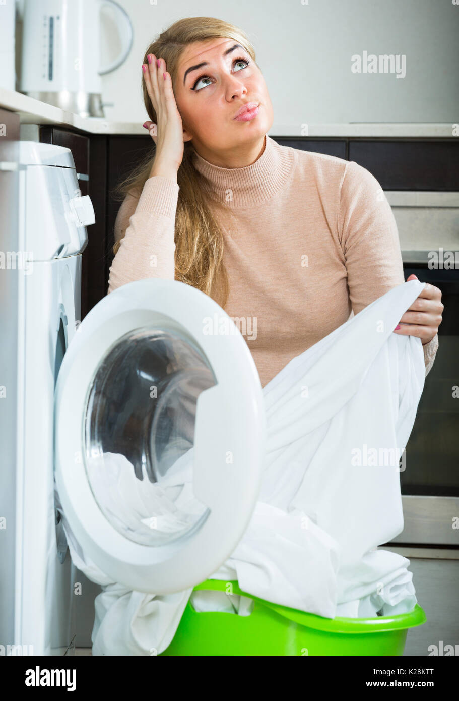 Linen bin hi-res stock photography and images - Alamy