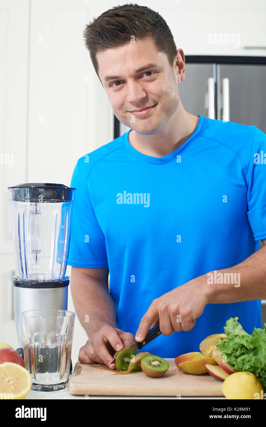 Man making healthy smoothie hi-res stock photography and images - Alamy