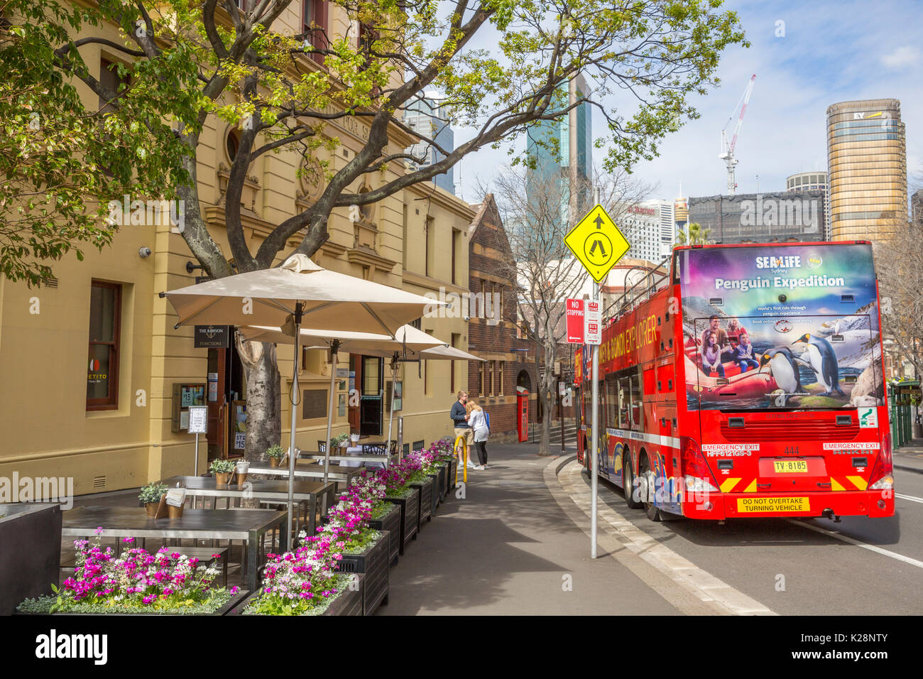 Sydney city sightseeing tourist bus hi-res stock photography and images ...