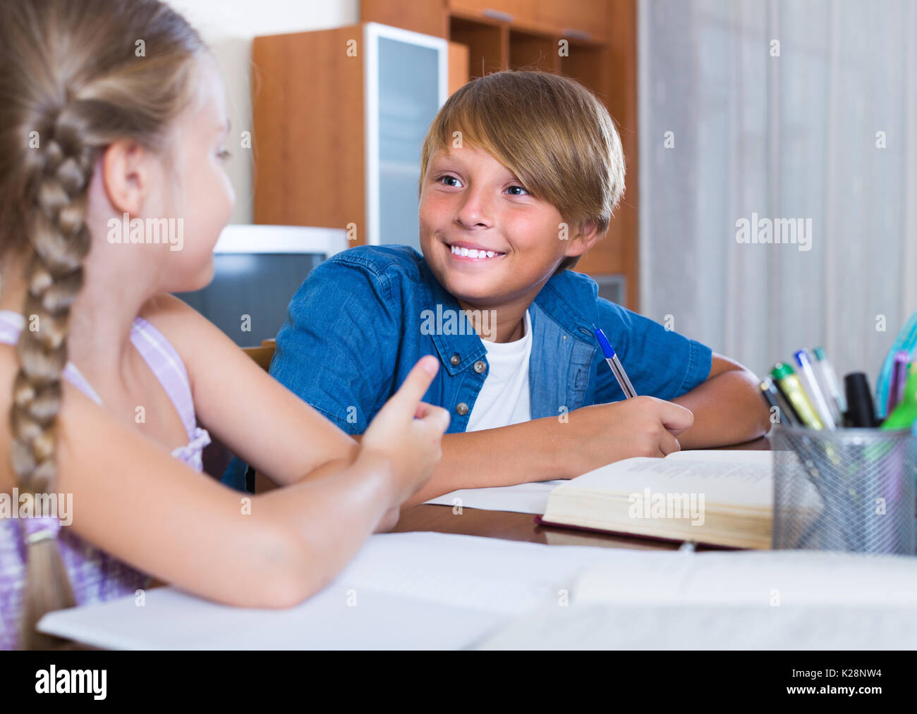 Children doing maths hi-res stock photography and images - Alamy
