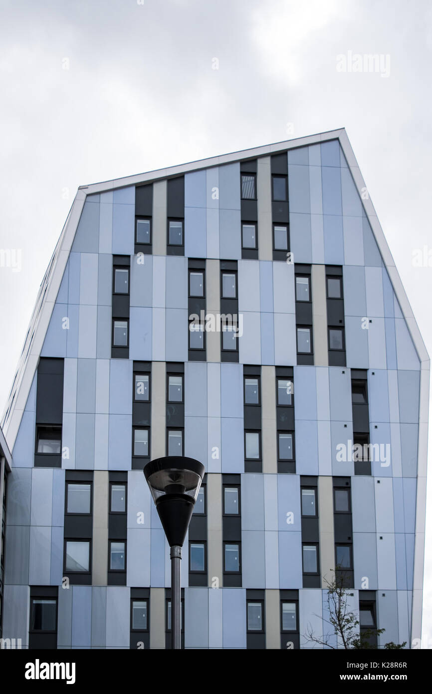 The contemporary buildings of Nottingham Trent University on Goldsmith ...