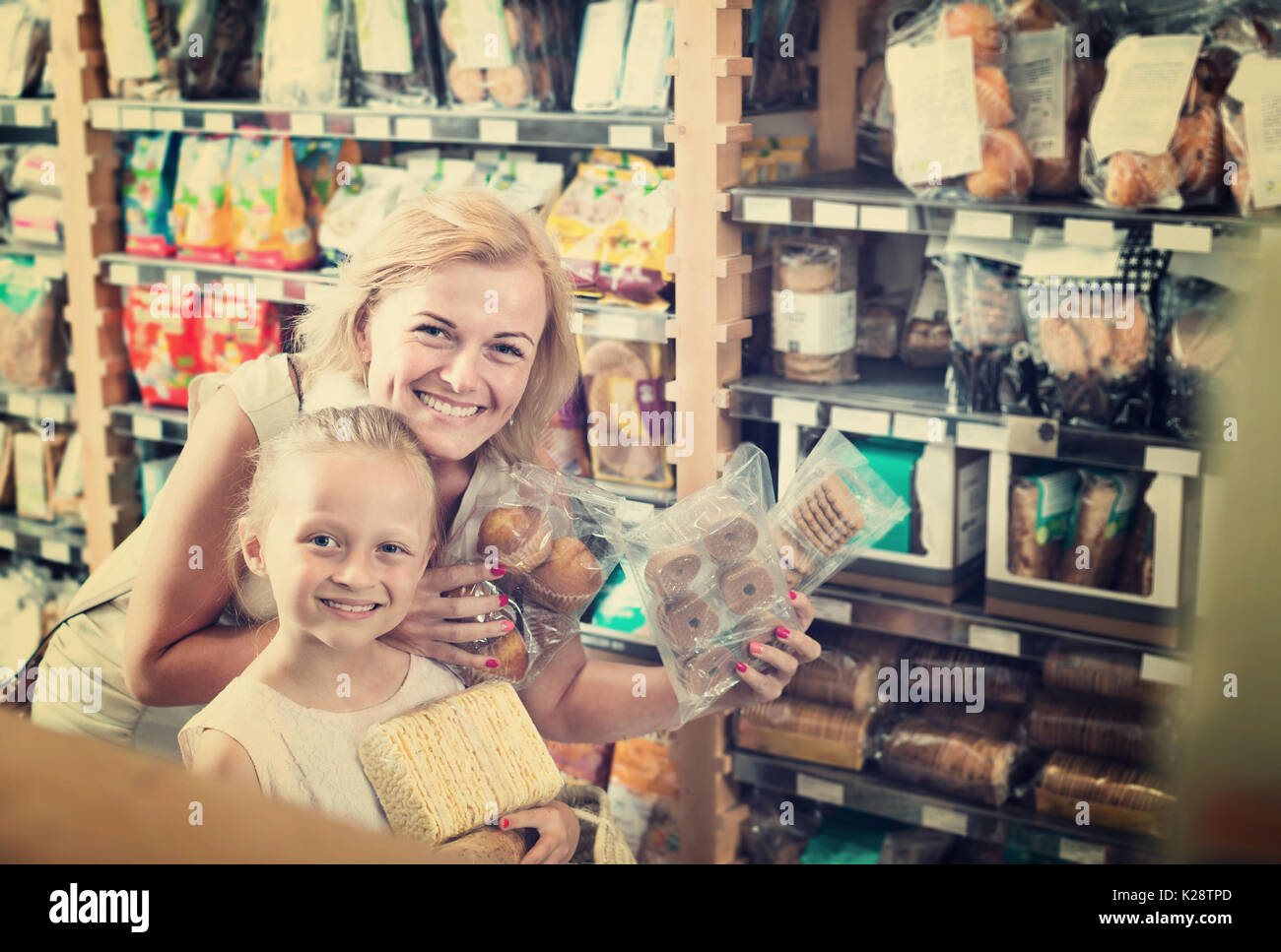Customer buying cookies hi-res stock photography and images - Alamy