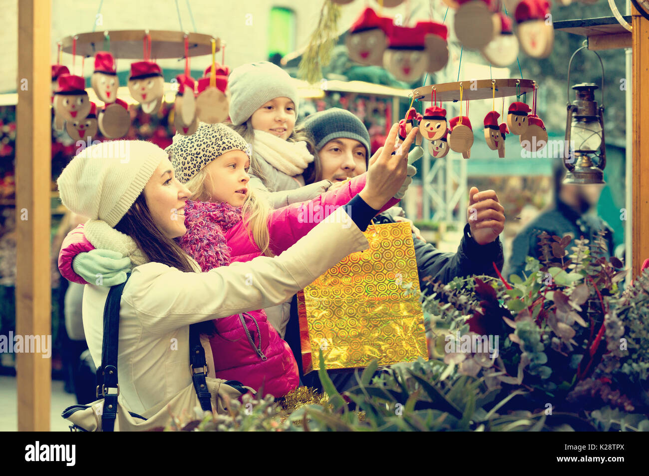 Traditional catalan craft hi-res stock photography and images - Alamy