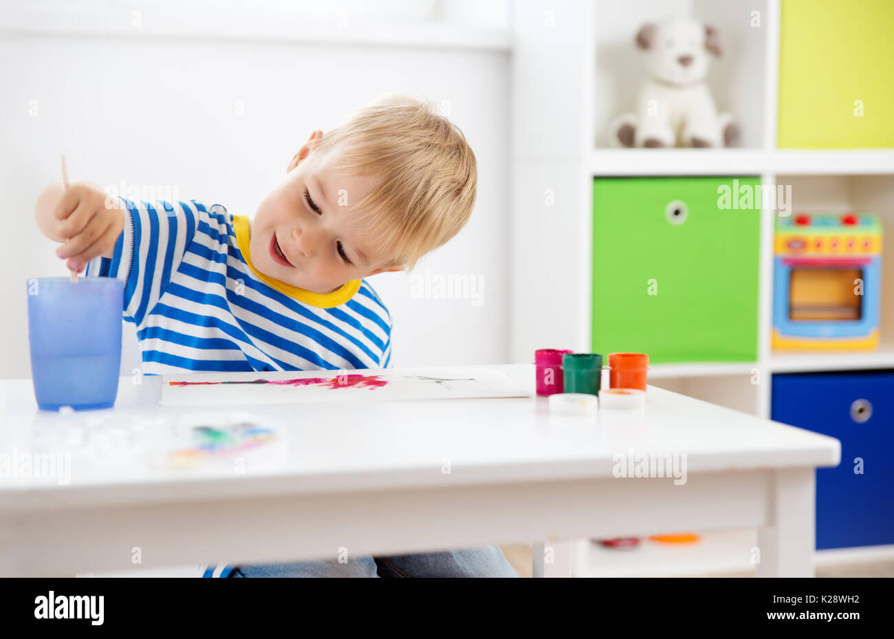 Child drawing table school hi-res stock photography and images - Alamy