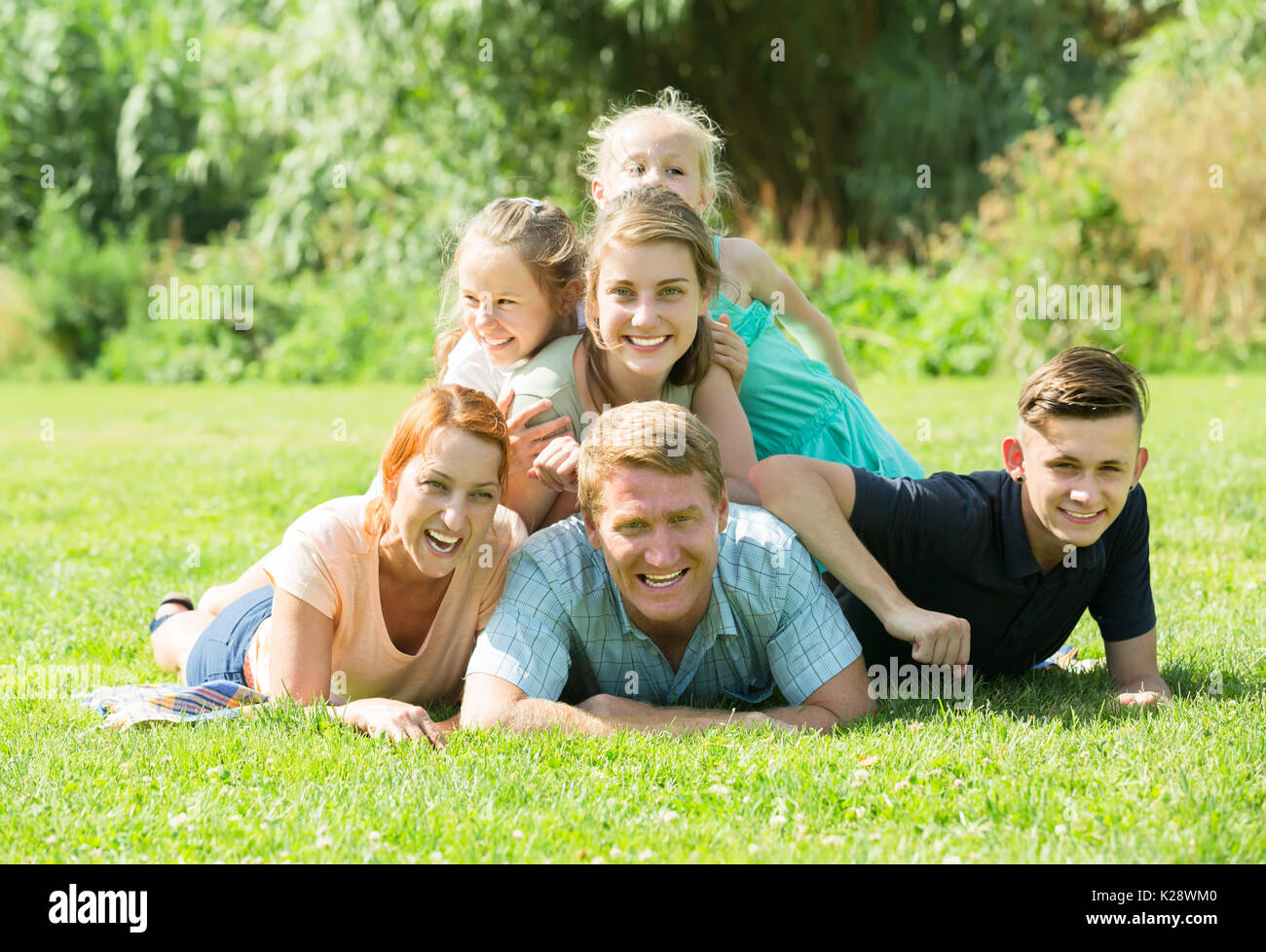 Portrait happy big family six hi-res stock photography and images - Alamy