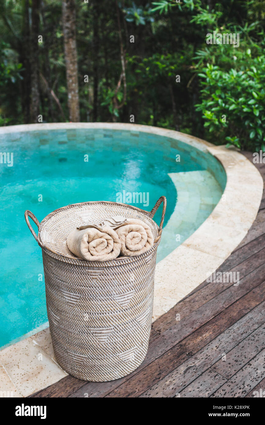 Pool towel in wicker basket hi-res stock photography and images - Alamy