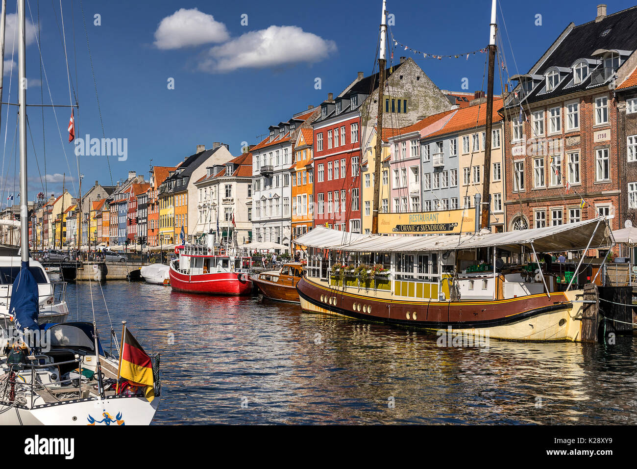 Nyhavn harbour canal hi-res stock photography and images - Alamy