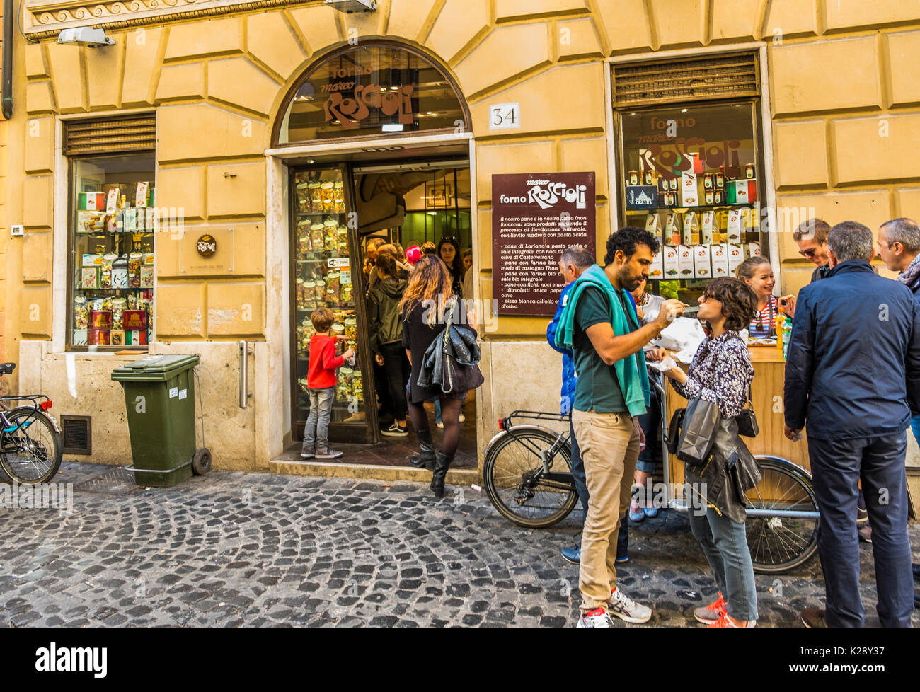 street scene in front of forno roscioli, legendary roman bakery Stock ...