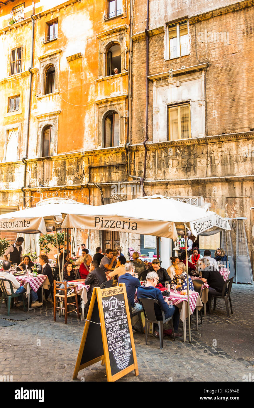Ristorante il portico hi-res stock photography and images - Alamy