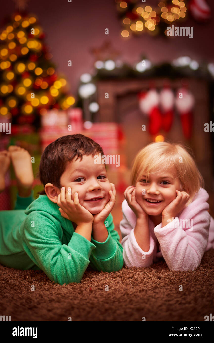 Children celebrating christmas hi-res stock photography and images - Alamy