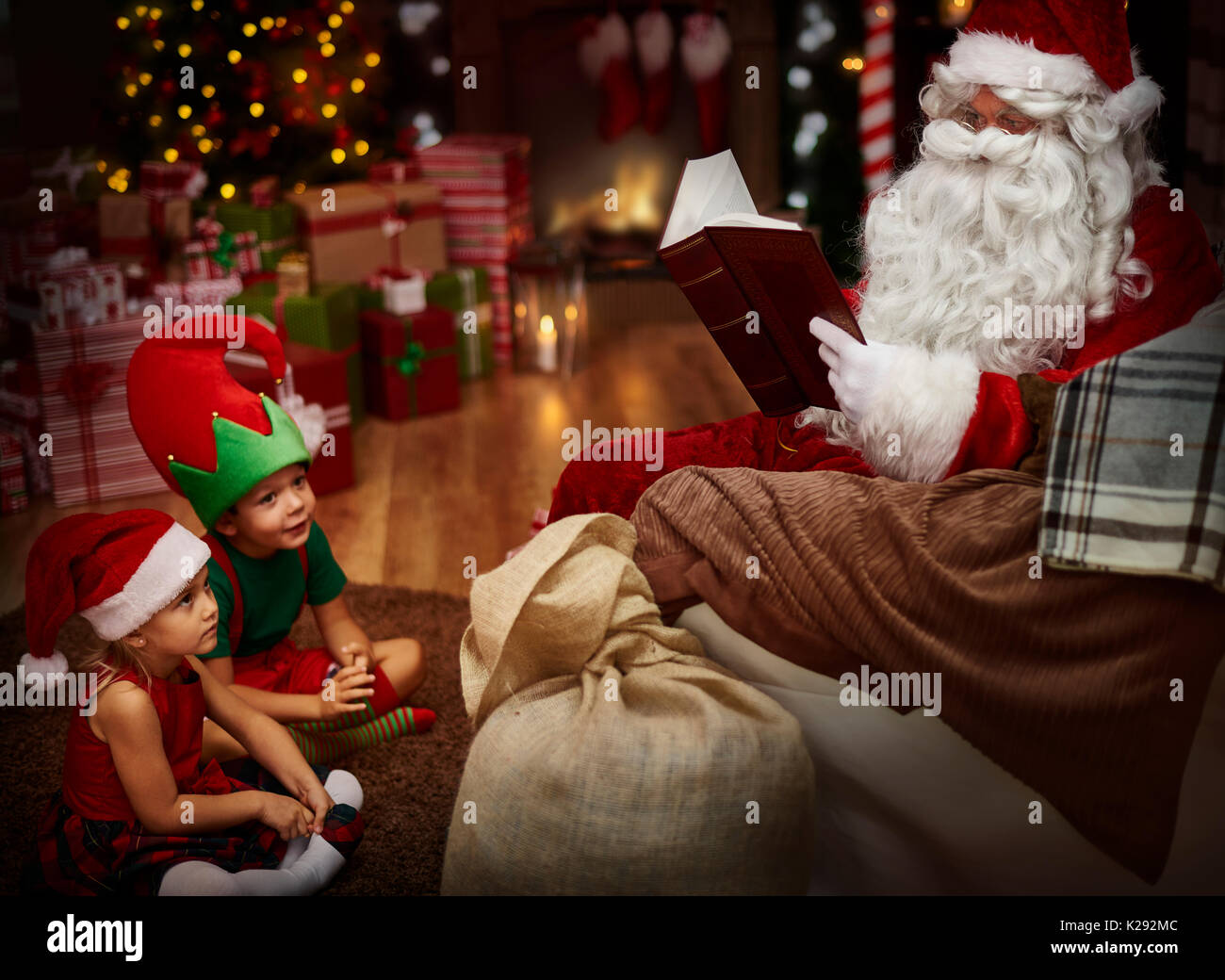Christmas elf reading book hi-res stock photography and images - Alamy
