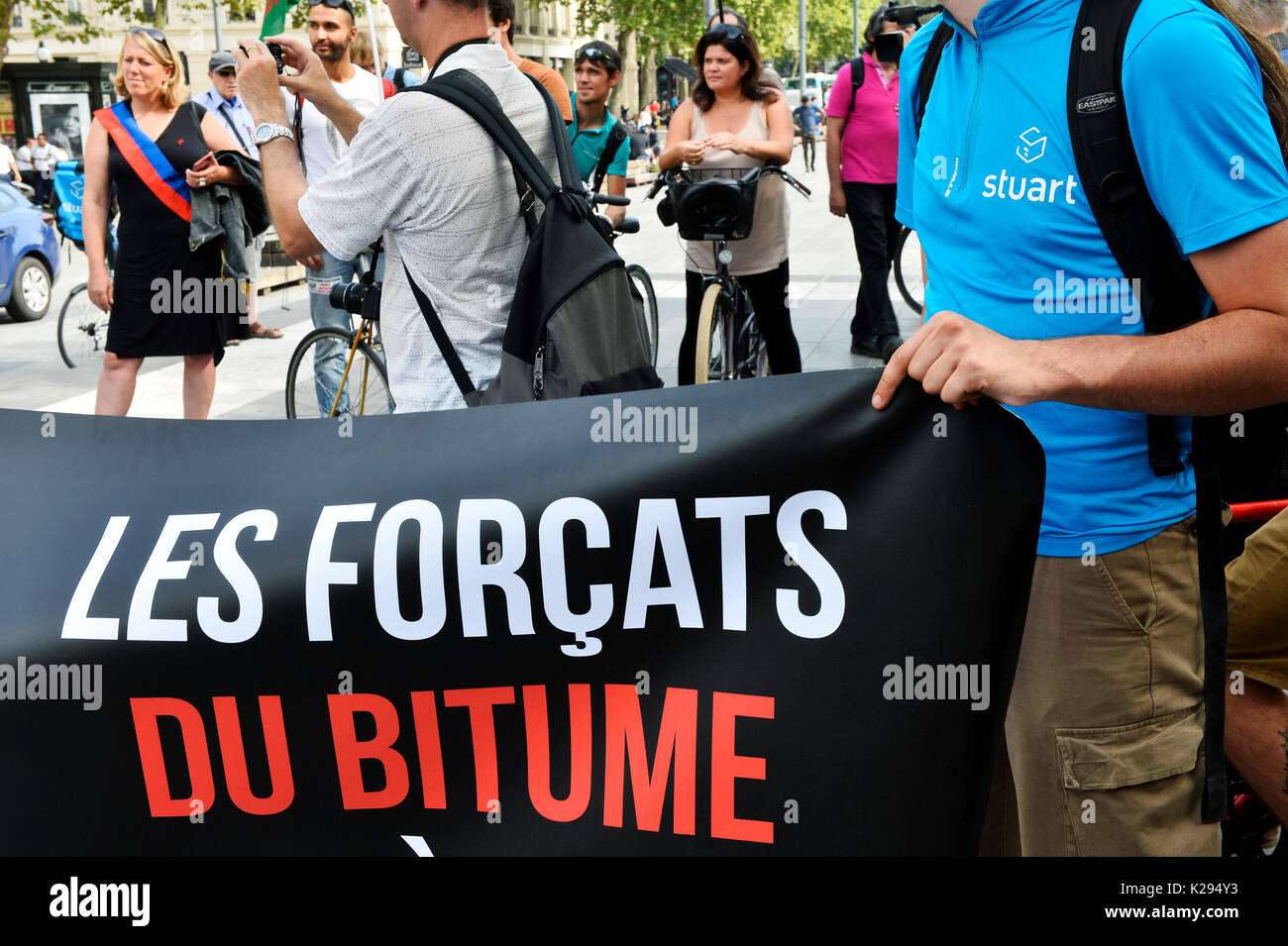 Digital plateform hi-res stock photography and images - Alamy