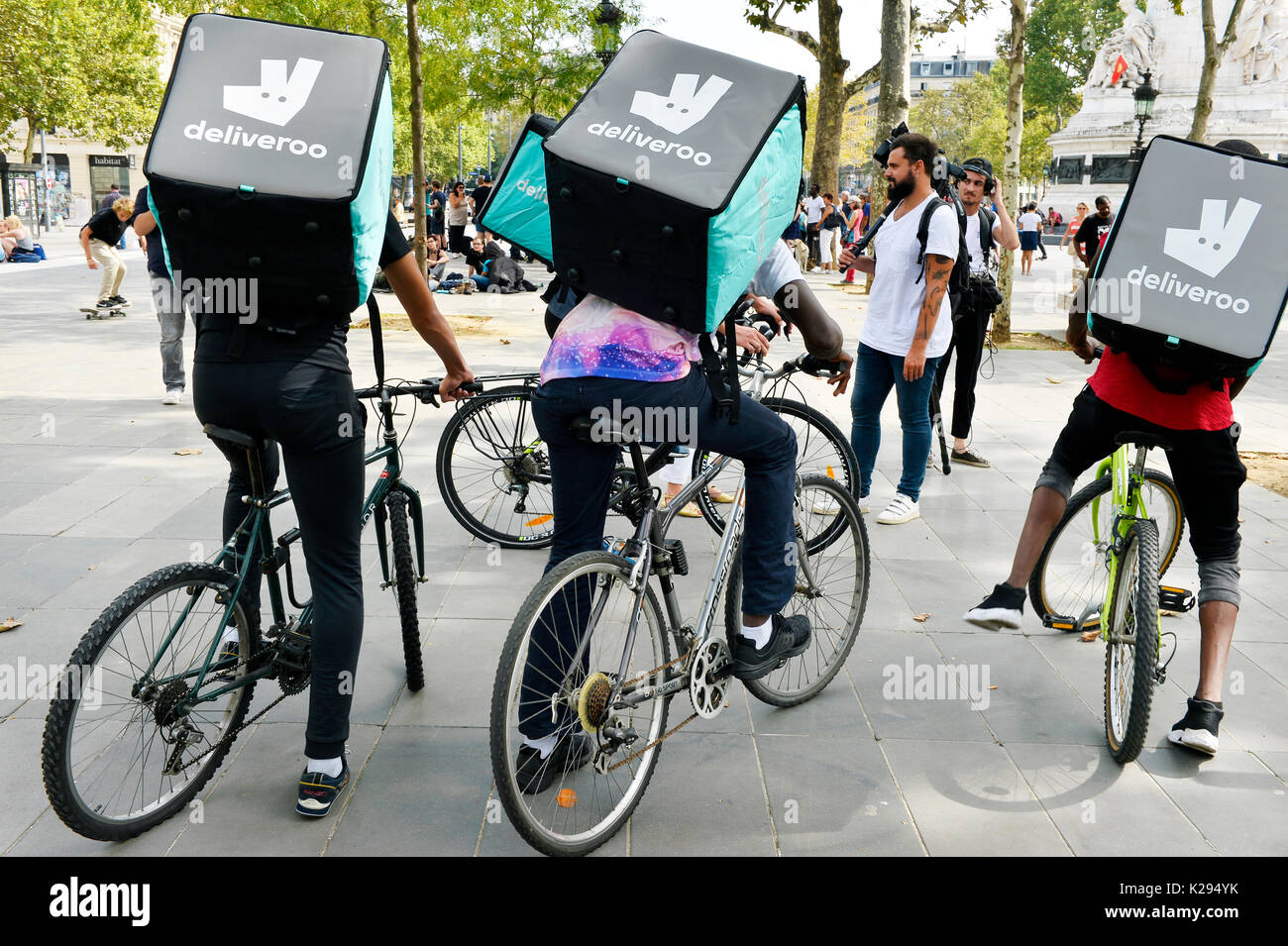 Digital plateform hi-res stock photography and images - Alamy