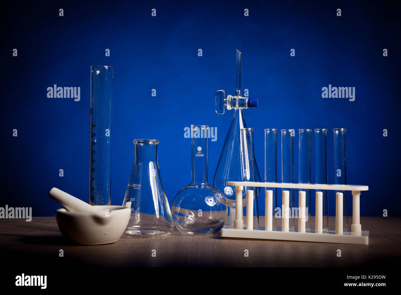 Chemistry lab set on table hi-res stock photography and images - Alamy