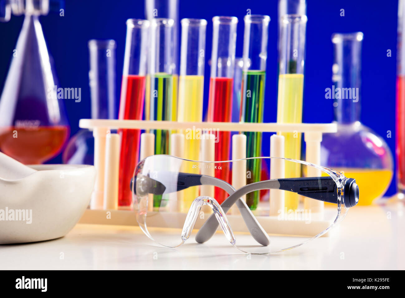 Chemistry lab equipment hi-res stock photography and images - Alamy