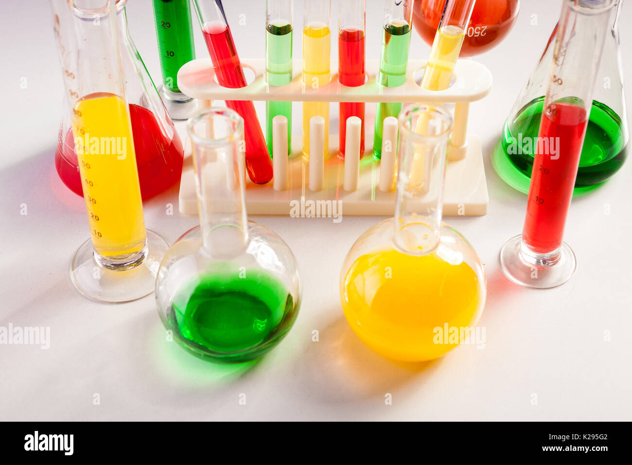 Chemistry laboratory equipment table hi-res stock photography and ...