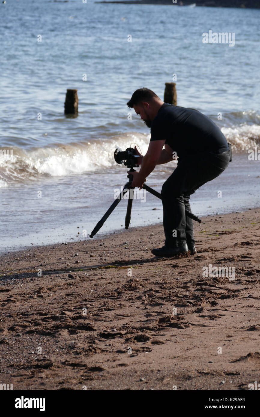 Man setting up camera equipment hi-res stock photography and images - Alamy