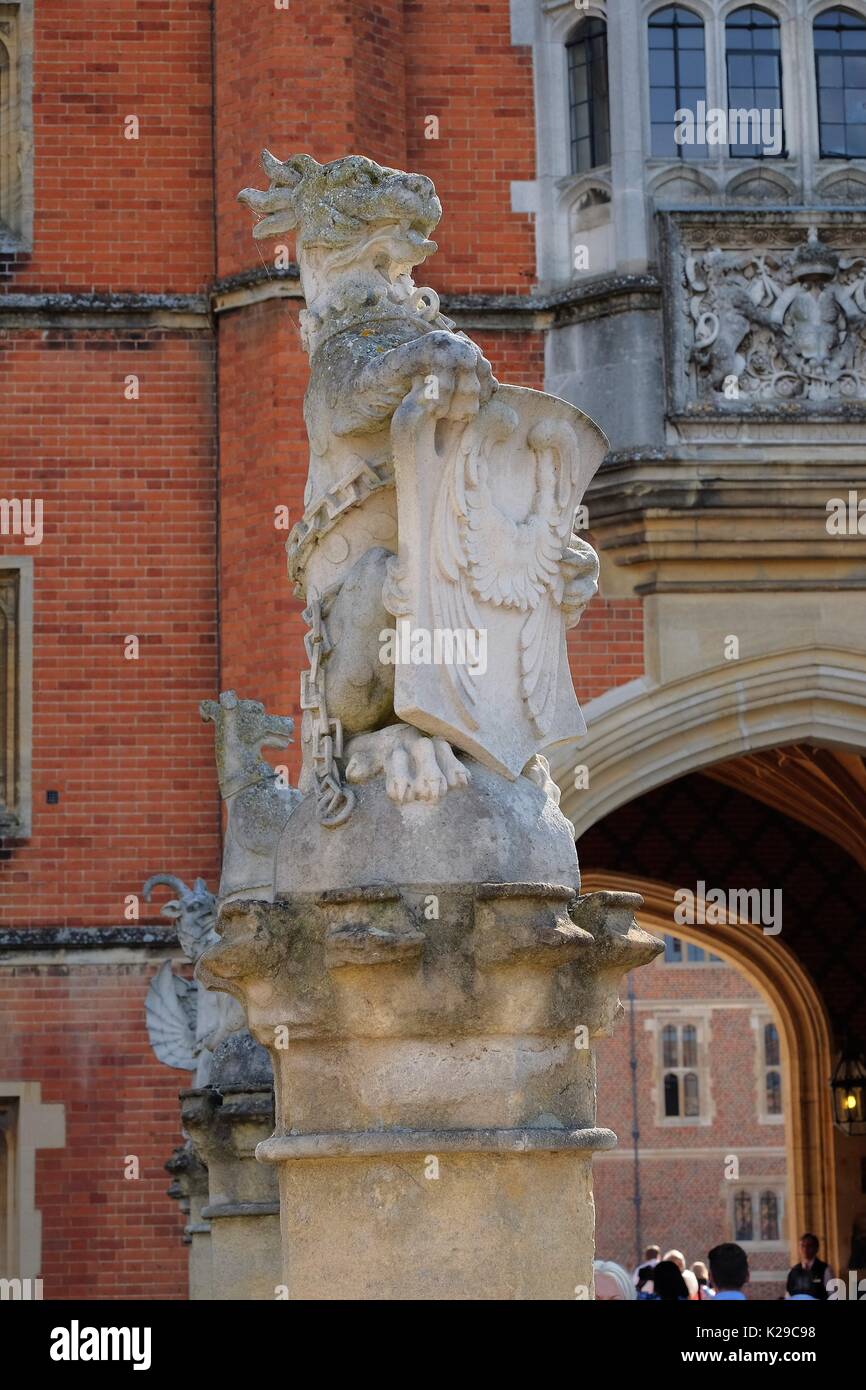 statues at the entrance to palace Stock Photo - Alamy