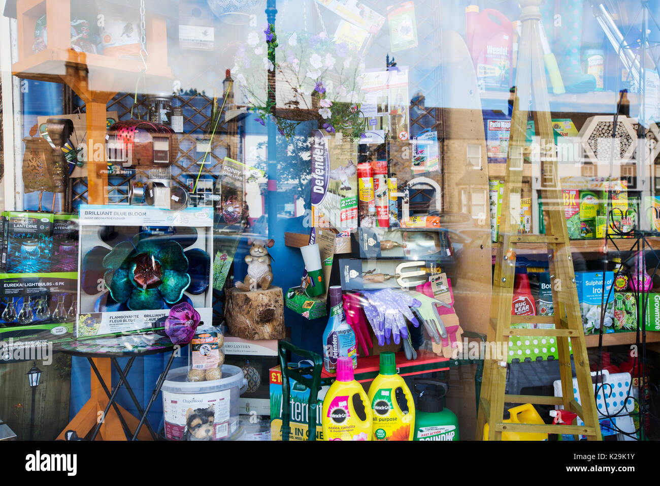 Window display in hardware shop hi-res stock photography and images - Alamy