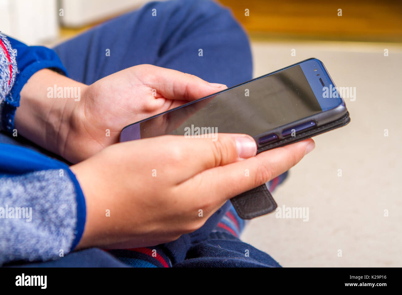 A student using his phone Stock Photo - Alamy