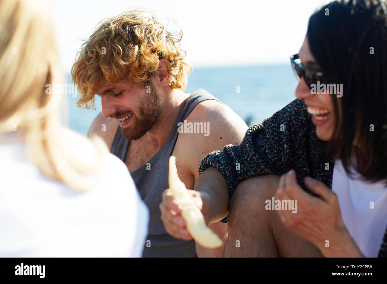 Summer beach happy friends group hi-res stock photography and images ...
