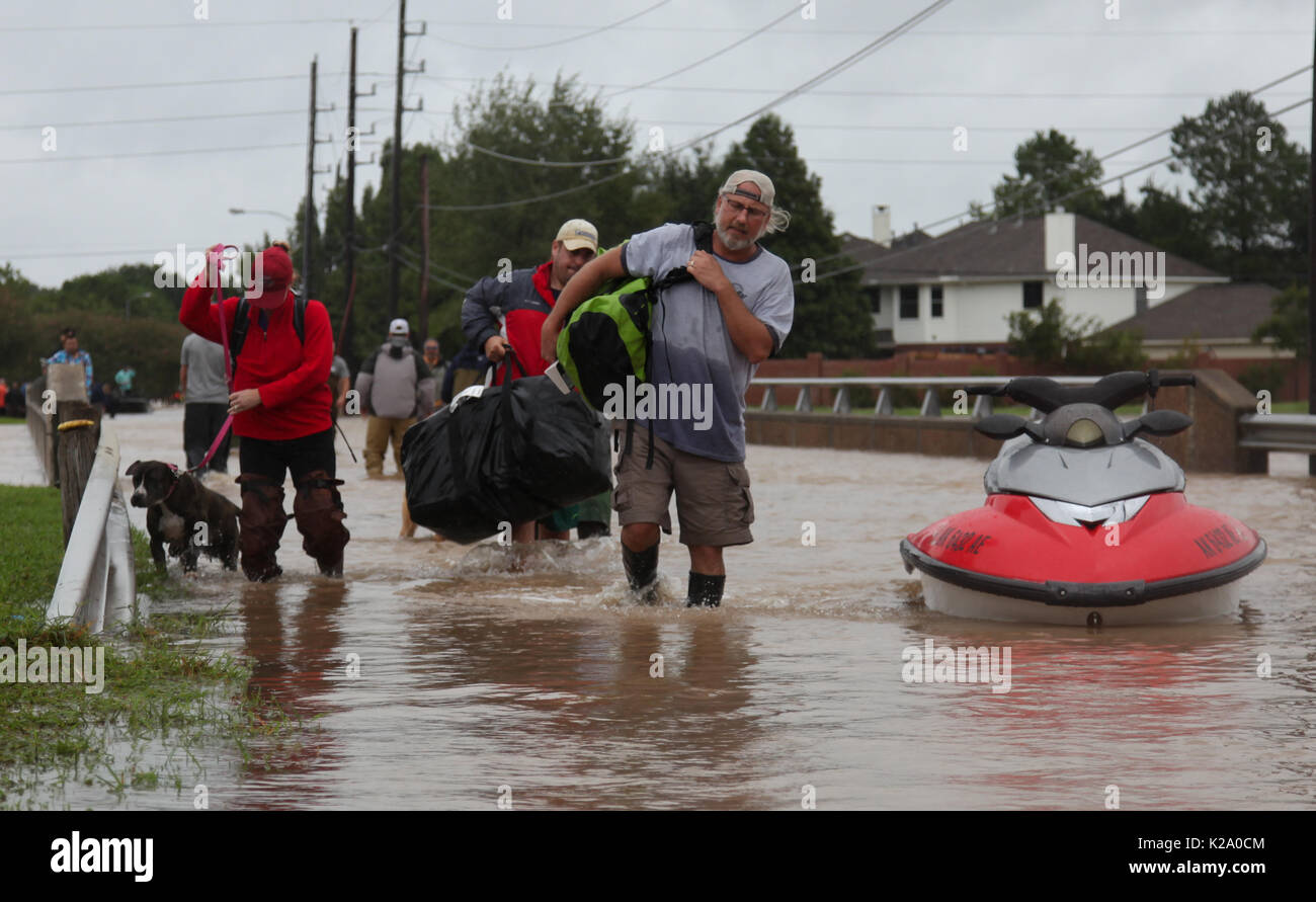 Houston, Texas, USA. 29th August, 2017. Katy Grande Lakes residents ...