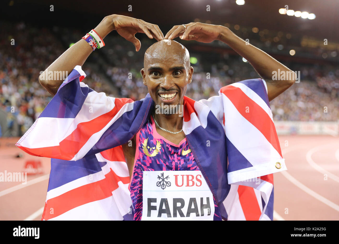 Mo Farah aka Mohamed Farah (GBR) does the "Mobot" pose after winning ...