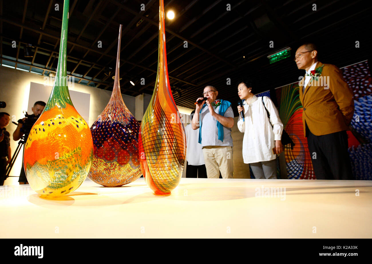 Shanghai, China. 30th Aug, 2017. Italian master glassblower Lino ...