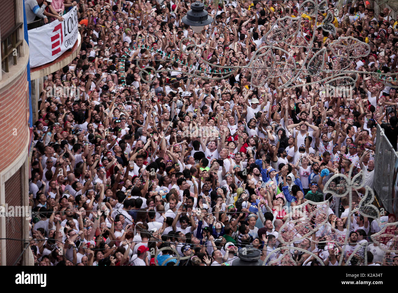 Valencia, Spain. 30th August, 2017. The annual "Tomatina", tomato fight fiesta, in the village ...
