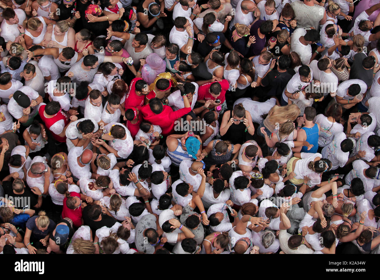 Annual tomatina tomato fight hi-res stock photography and images - Alamy