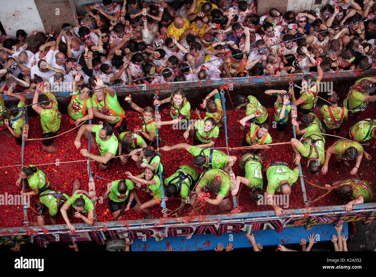 Valencia, Spain. 30th August, 2017. The annual "Tomatina", tomato fight ...