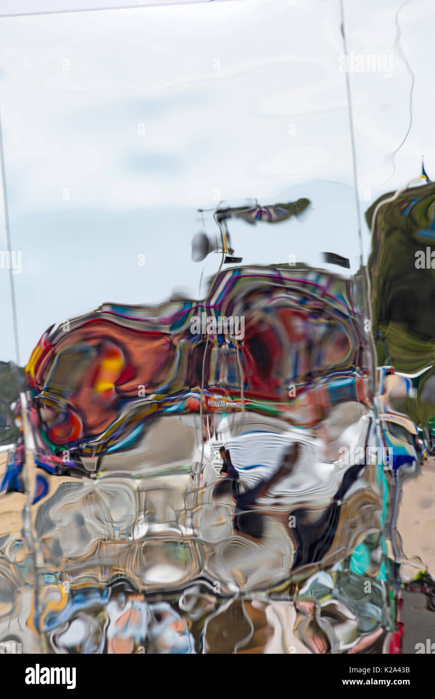 Ou reflect giant mirrored cube hi-res stock photography and images - Alamy