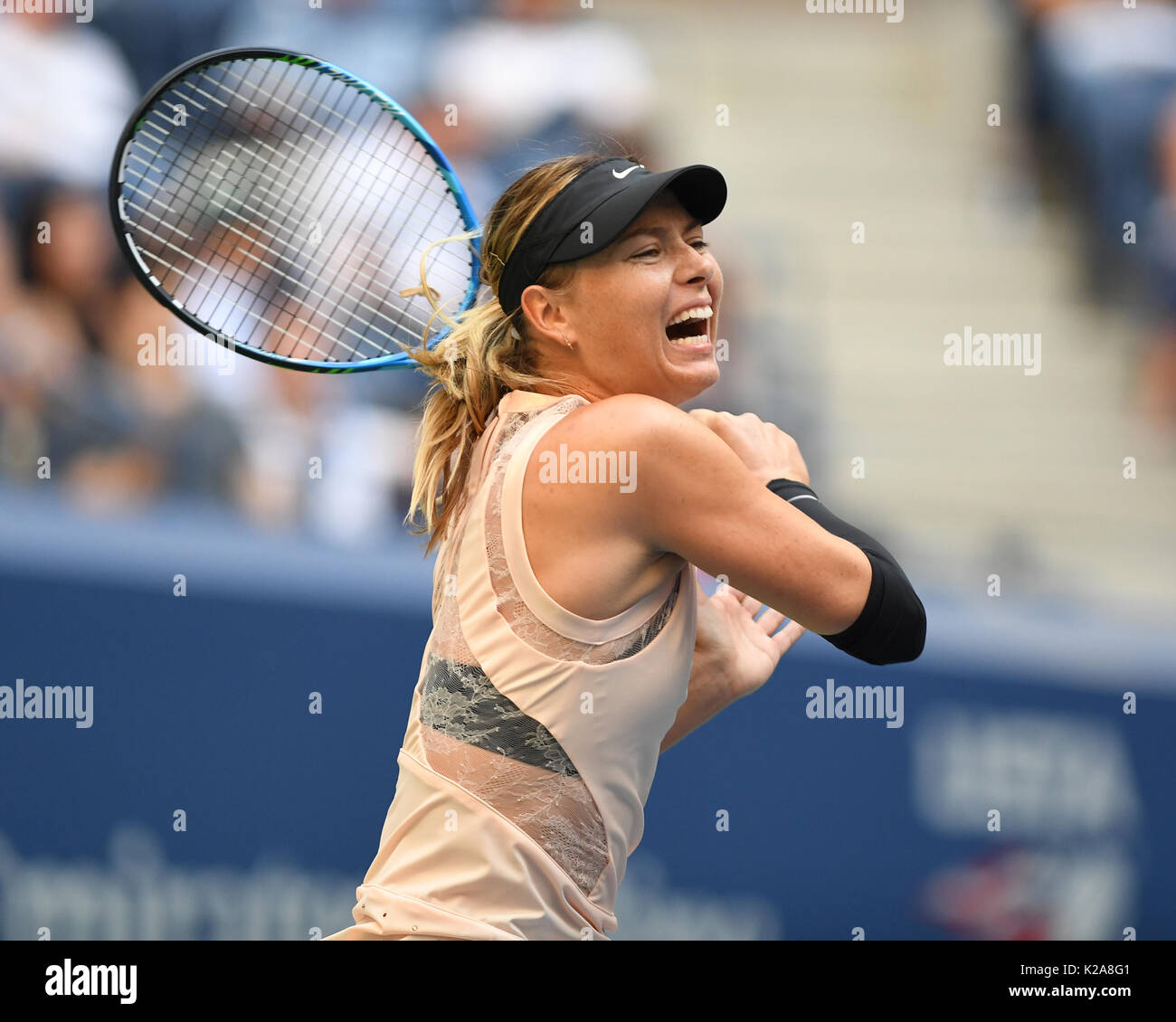 Maria sharapova us open stadium hi-res stock photography and images - Alamy