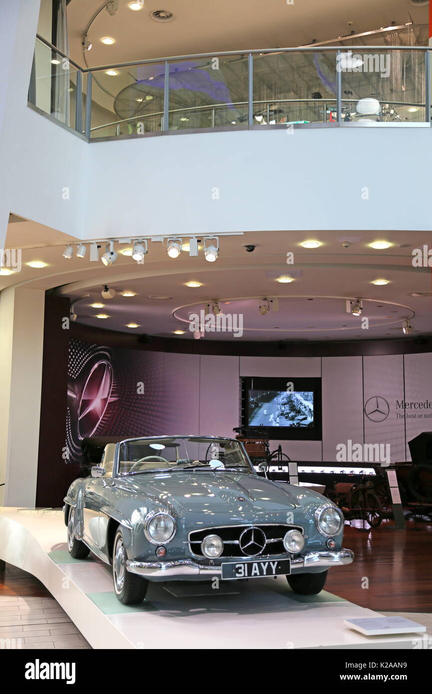 Mercedes-Benz 190SL Convertible (1958), Mercedes-Benz World, Brooklands ...