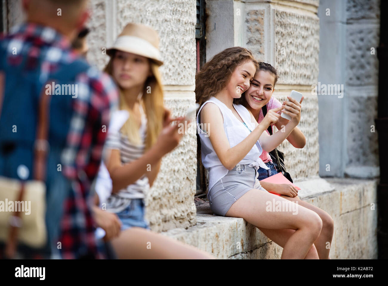 Outside talking teenagers sitting hi-res stock photography and images ...