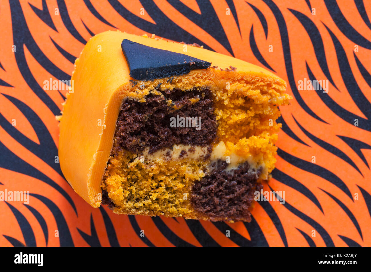 Tiger face cake hi-res stock photography and images - Alamy