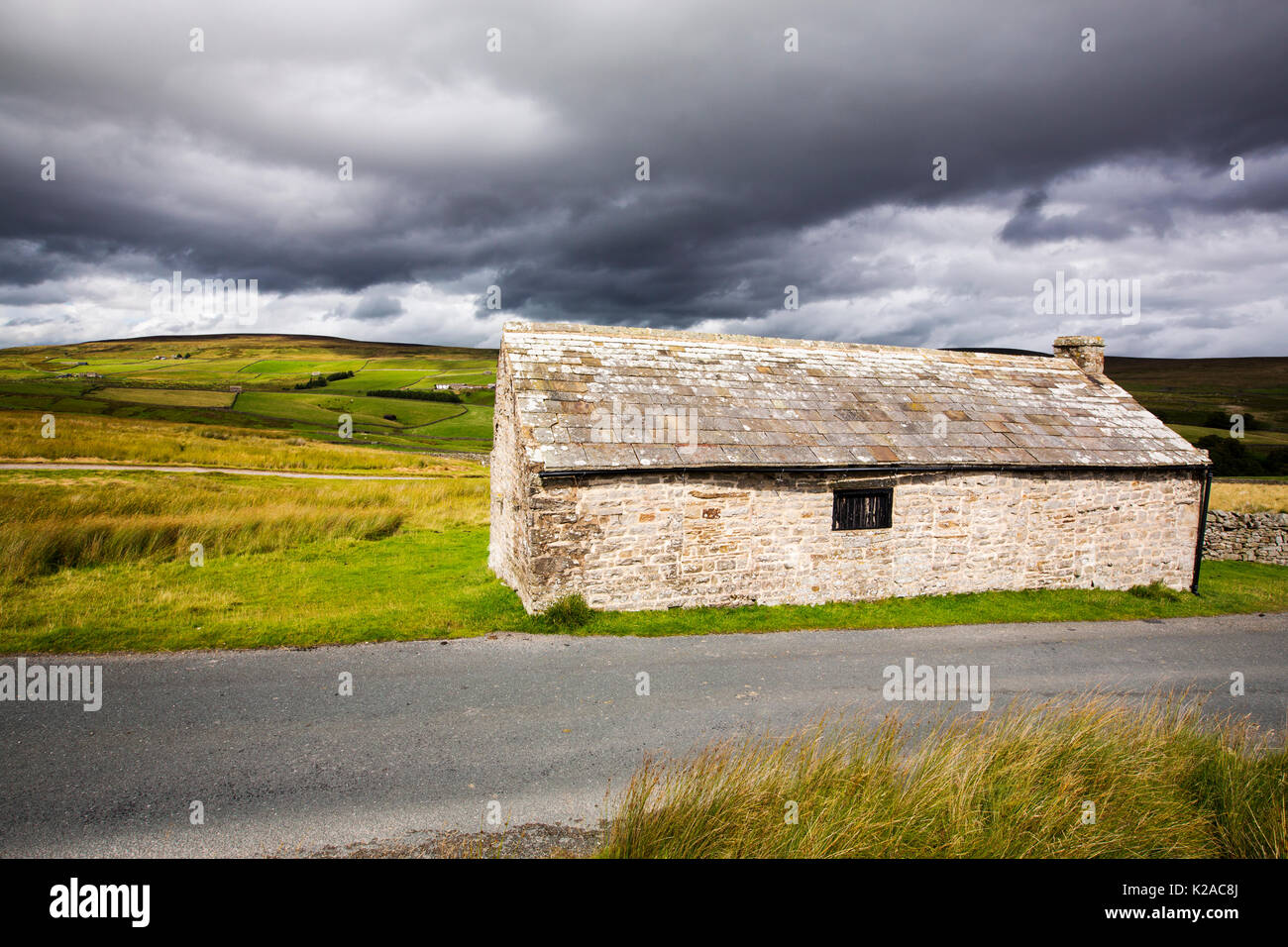 A roadside barn in Arkengarthdale in the Yorkshire Dales National Park ...