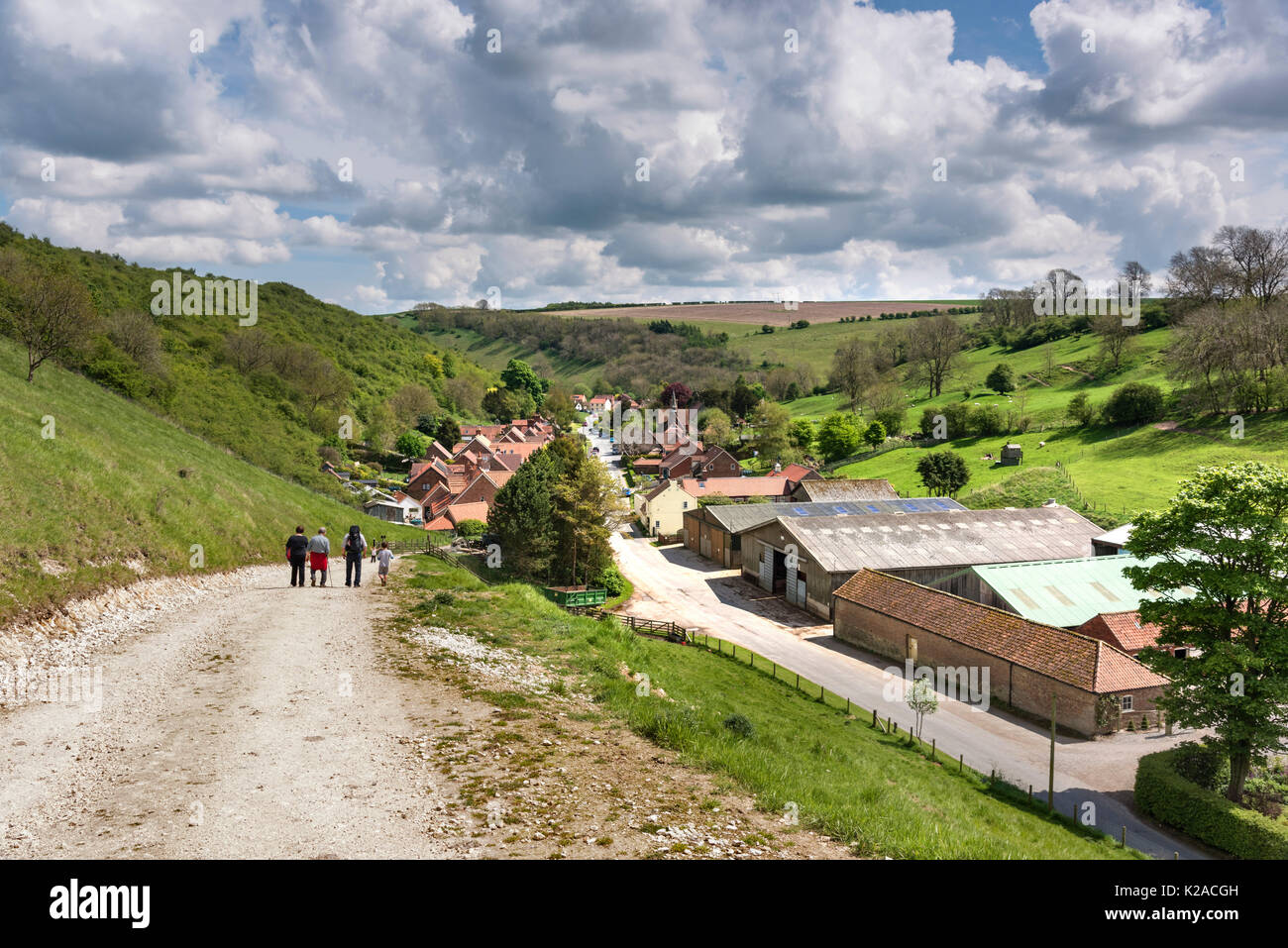 Walkers on the Wolds Way at Thixendale village Stock Photo - Alamy