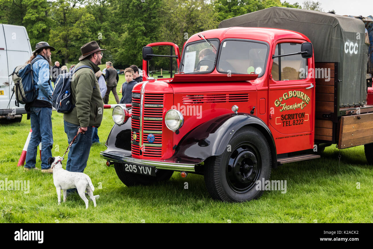 A classic truck at Duncombe Park Country fair Stock Photo - Alamy