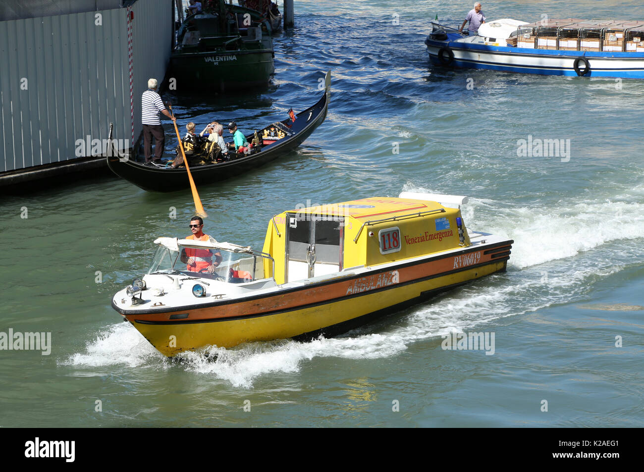Working service boats hi-res stock photography and images - Alamy