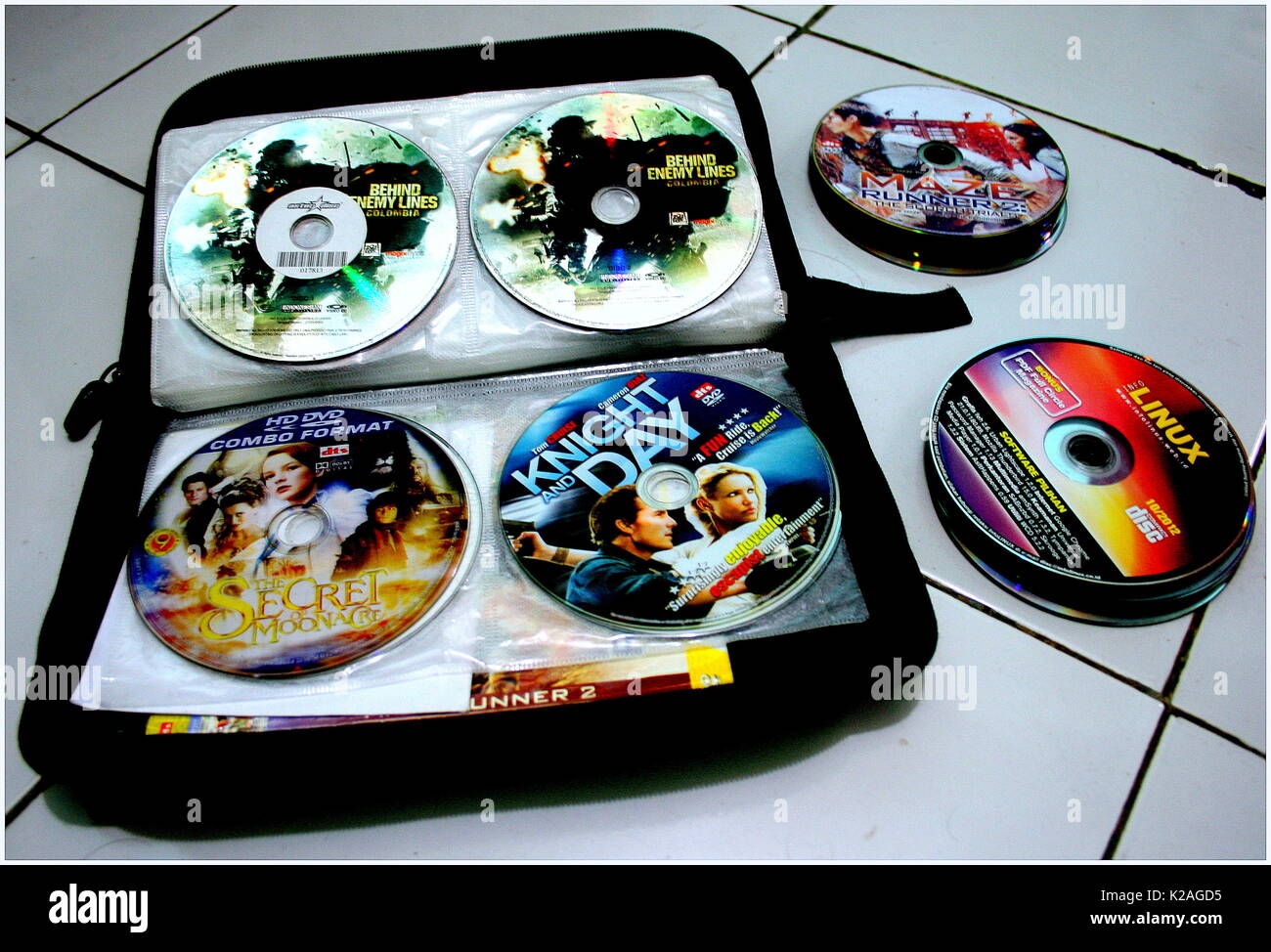 Windows dvd hi-res stock photography and images - Alamy