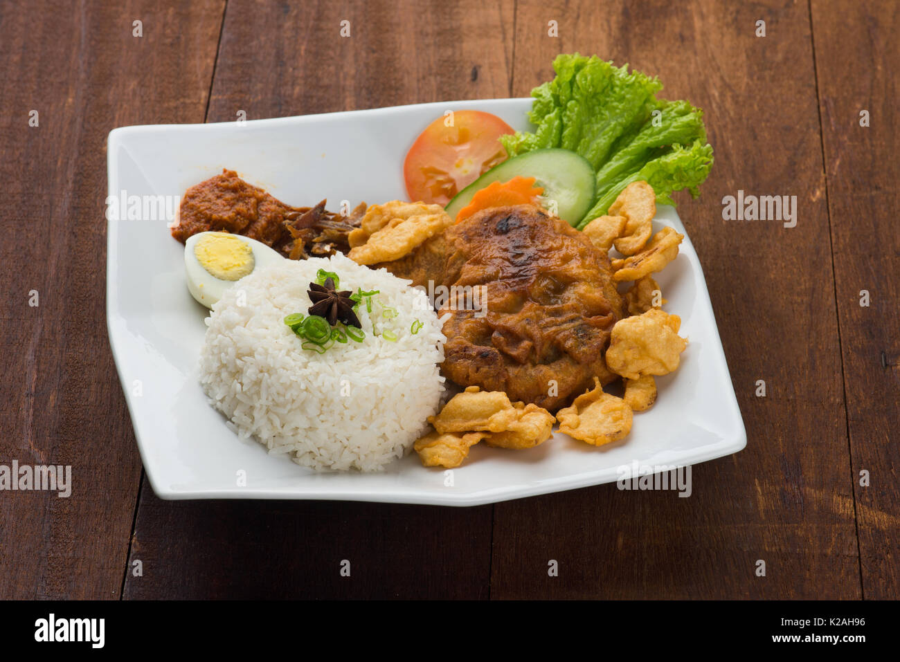 rice with fried chicken Stock Photo - Alamy
